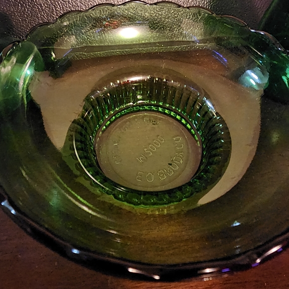 EO Brody | Accents | 95s Eo Brody Co Ruffled Emerald Green Bowl M2000 ...